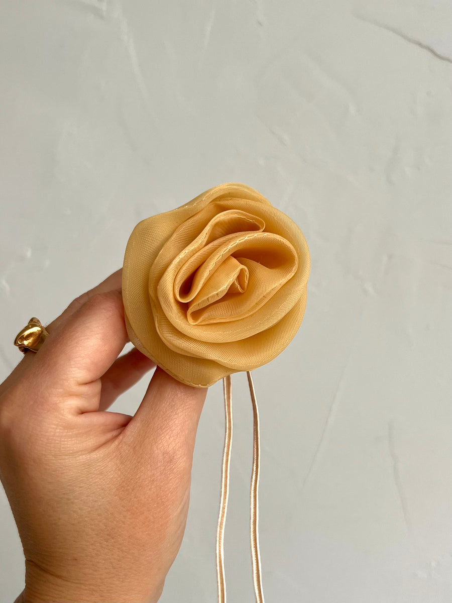 2in1 mini gėlė sagė / kaklo aksesuaras "Caramel" – Mari made