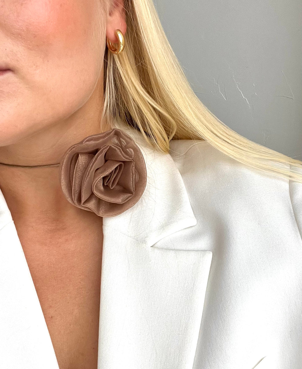 2in1 mini gėlė sagė / kaklo aksesuaras "Golden Brown" – Mari made