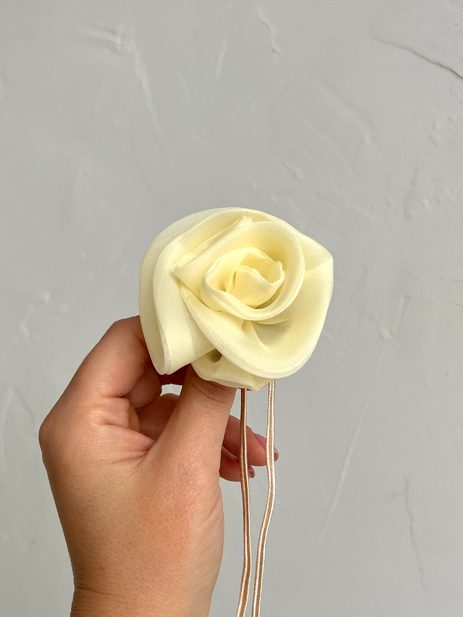 2in1 mini gėlė sagė / kaklo aksesuaras "Latte" – Mari made