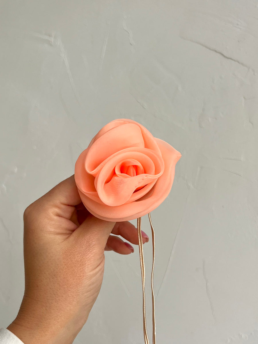 2in1 mini gėlė sagė / kaklo aksesuaras "Peachy" – Mari made