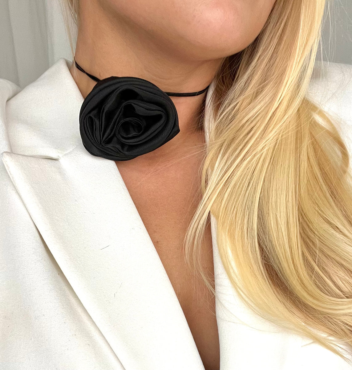 2in1 mini gėlė sagė / kaklo aksesuaras "The Black" – Mari made